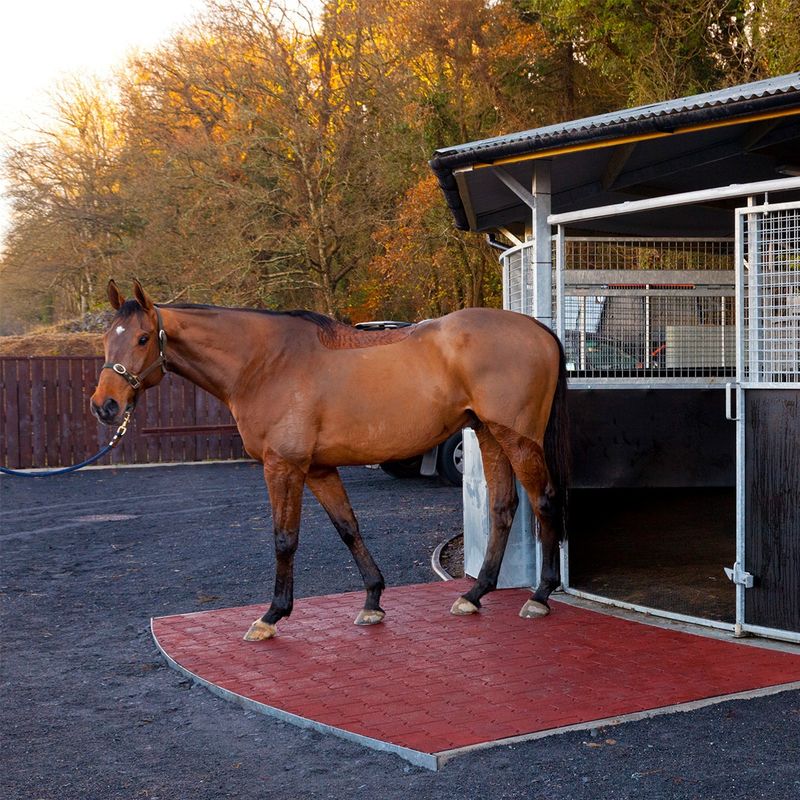 Recycled Rubber Horse Stall Mats , Anti Slip Rubber Flooring With 4 ...